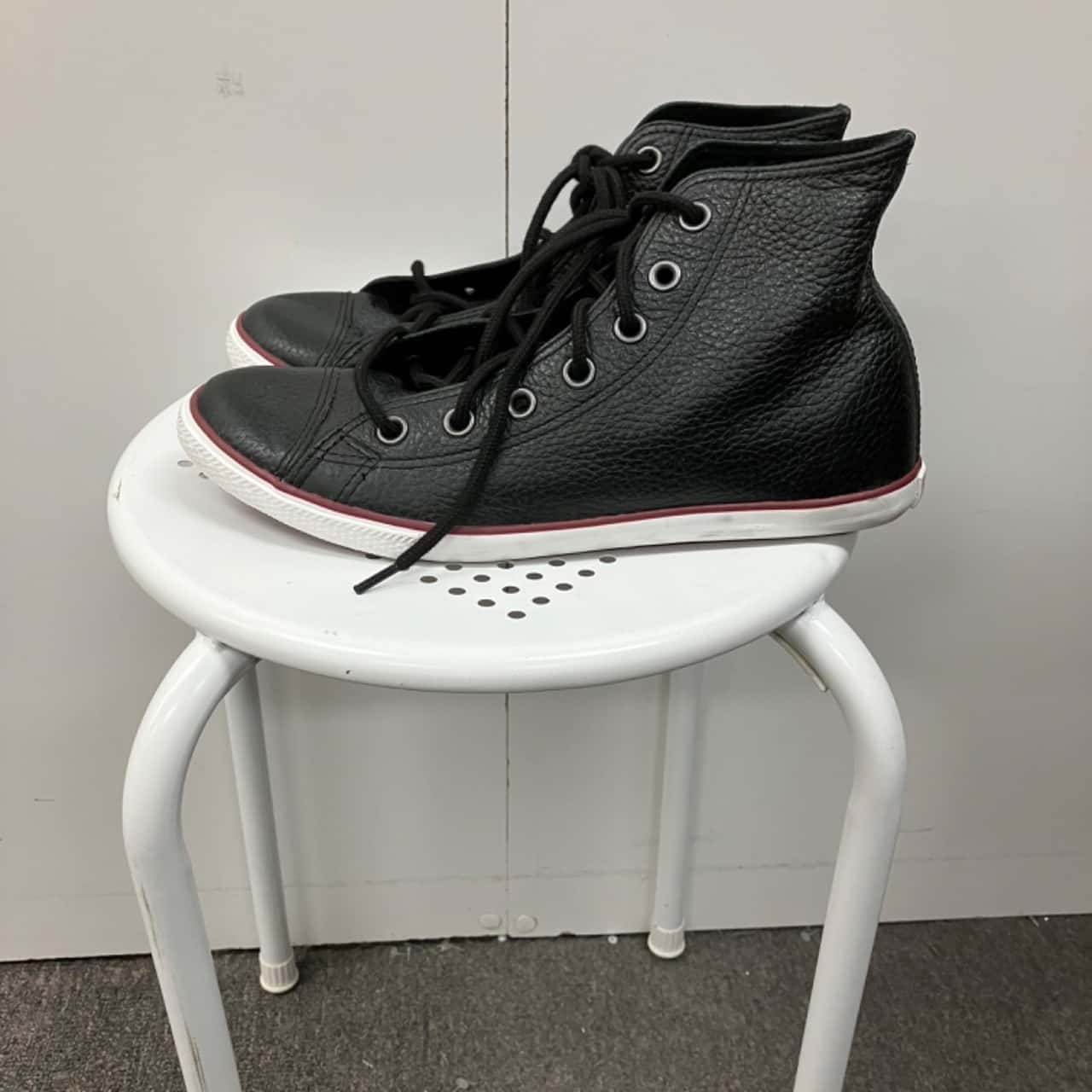 Converse All Stars Black Leather Hightops Size 6/8