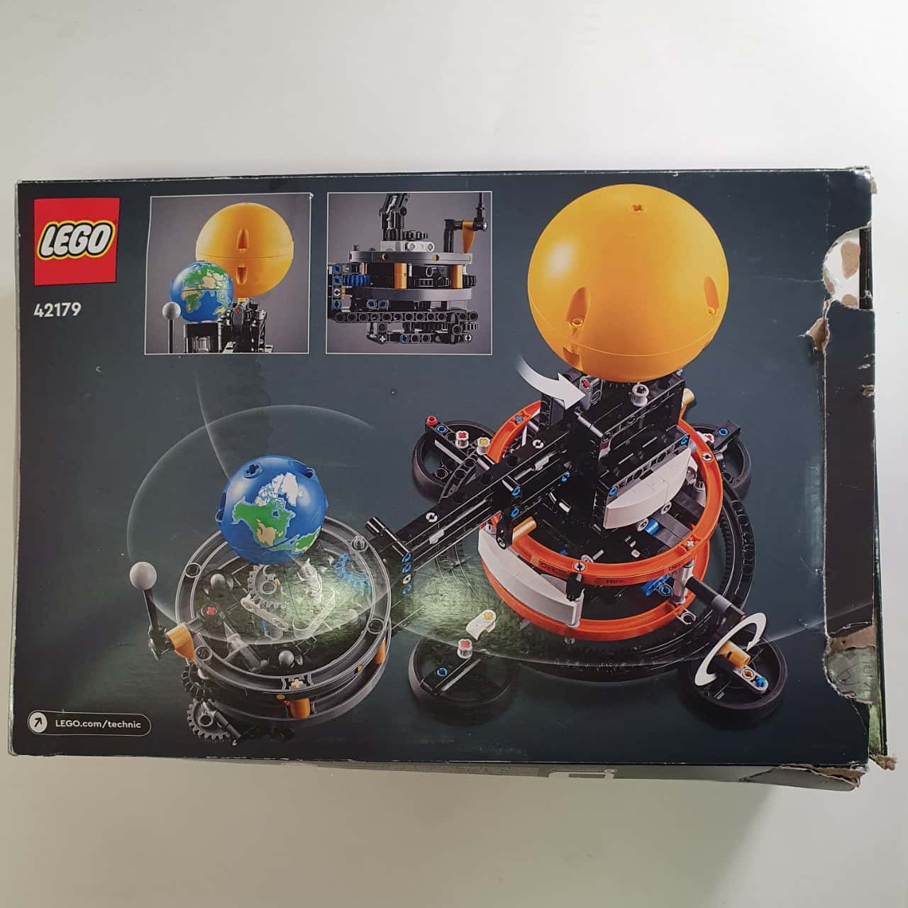 Lego Technic 42179 Planet Earth and Moon in Orbit - Incomplete