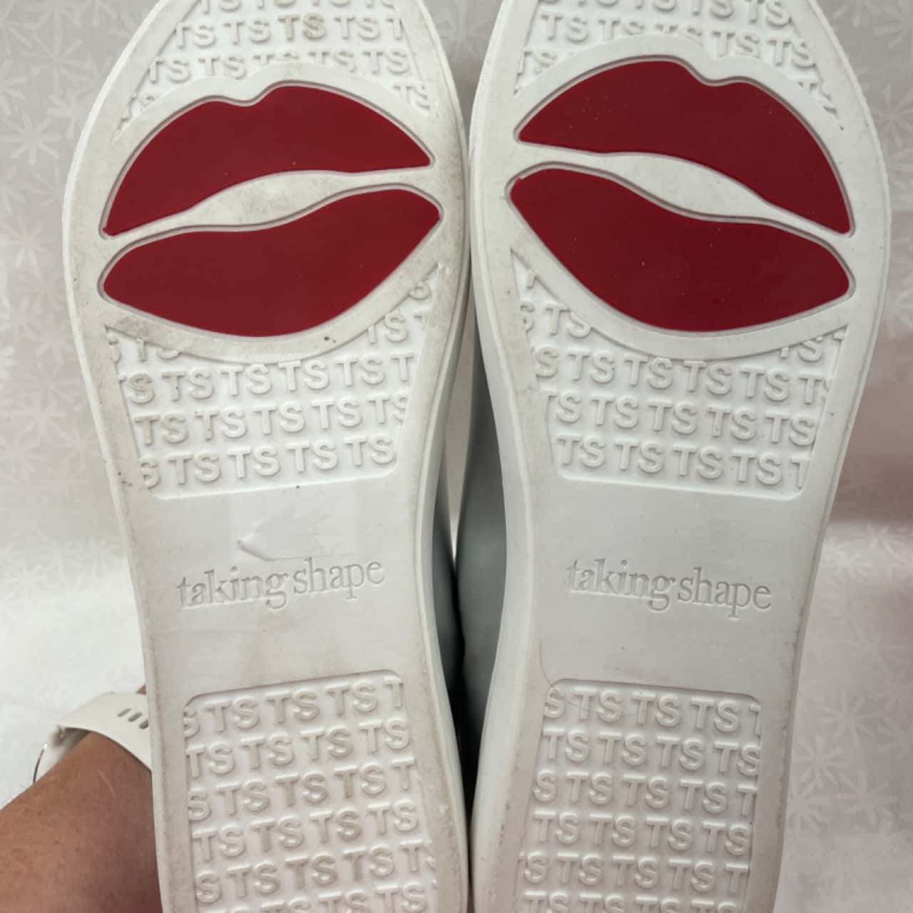 Taking Shape Women’s Size 41 Sneakers Silver RRP $109.95