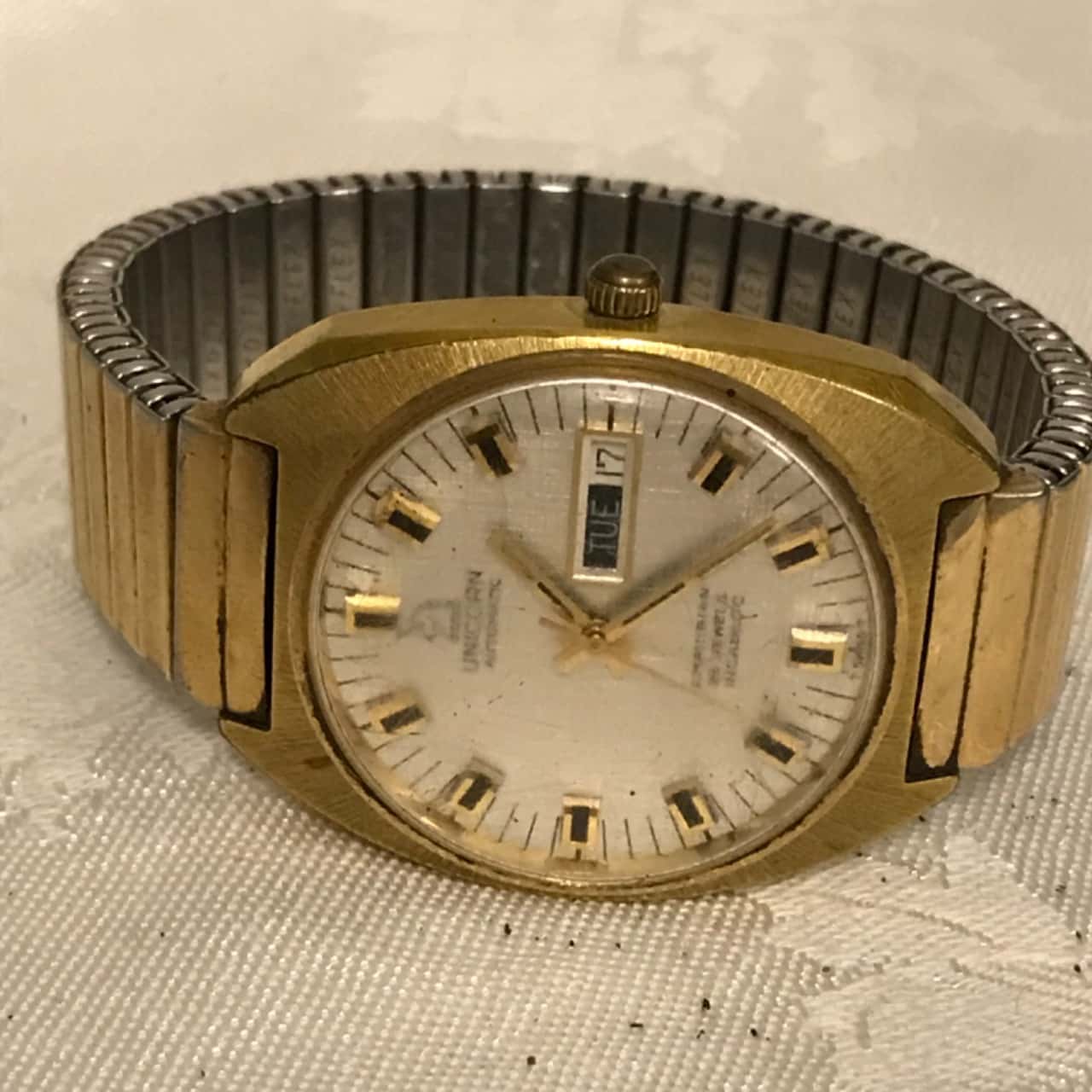 Vintage Mens Unicorn Automatic Gold Couloured Sretch Band Watch Works (s)