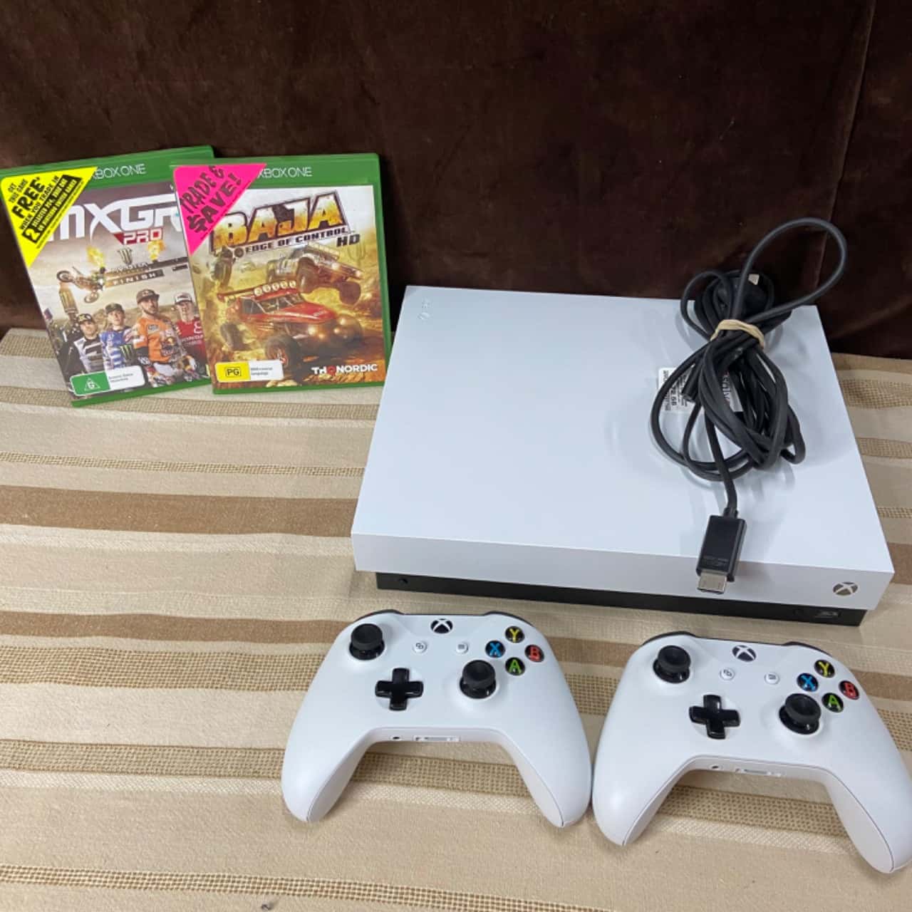 Xbox One X Console Set, White