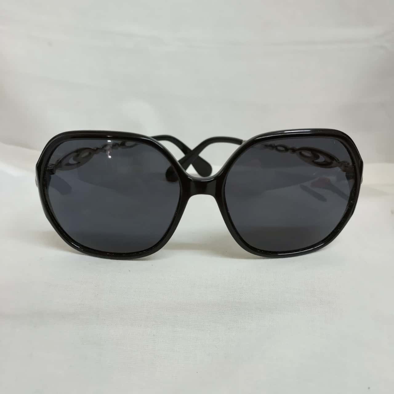 Guess Sunglasses Womens Black Frames, Silver Arms(s)