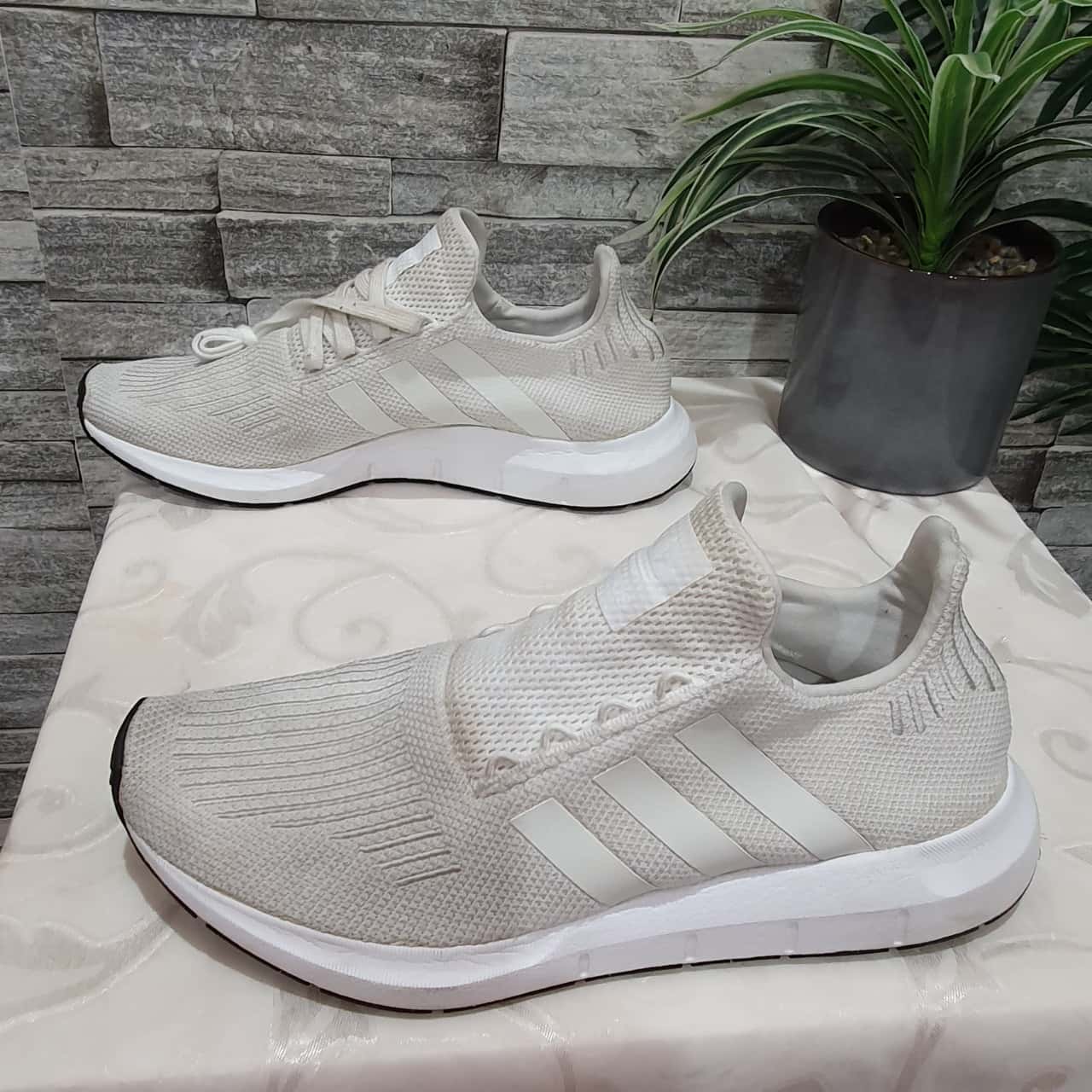 Adidas Mens Size 9.5 Running Shoes White (s)