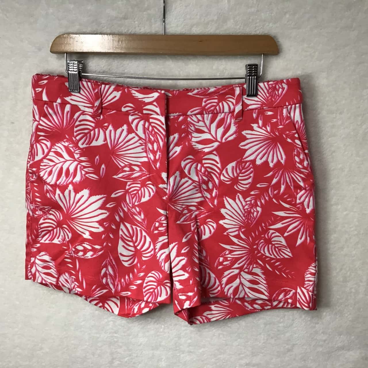 Sussan Womens Size 12 Coral Pink / White Leaf Pattern Shorts(s)