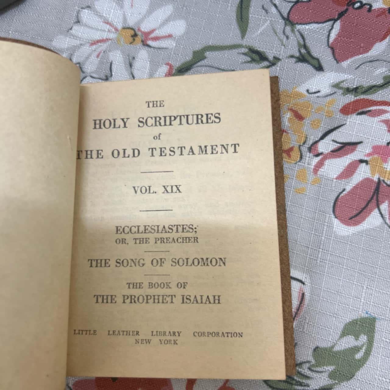 The Holy Bible Ecclesiastes Solomon Isaiah little leather bibles 19(b25)