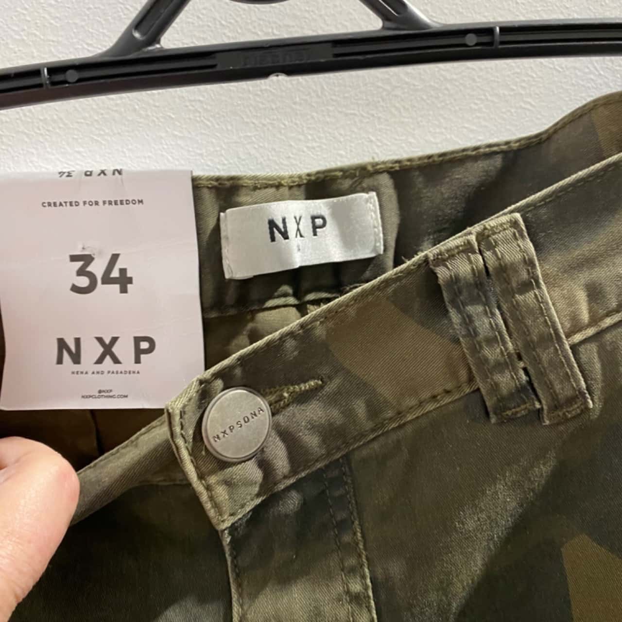 NXP. Mens Size 34. Camouflage Green Pants. Ripped knees. OC1745848(s)