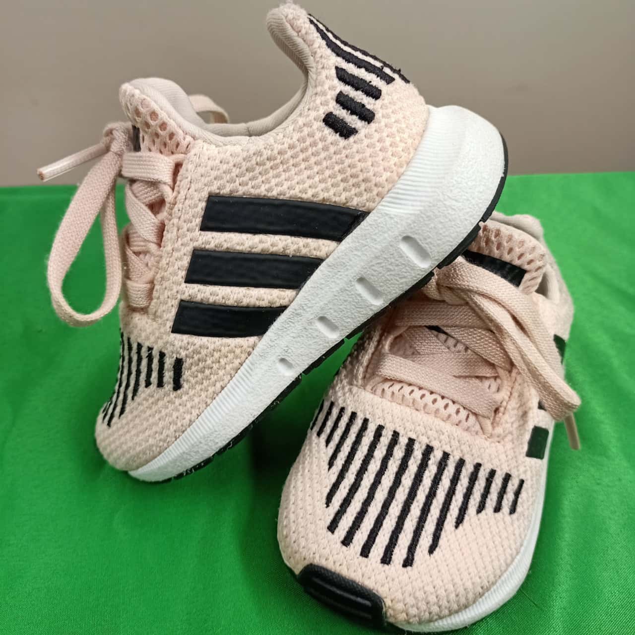 Adidas Kids sneakers Size 3 Shoes Black / Pink (s)