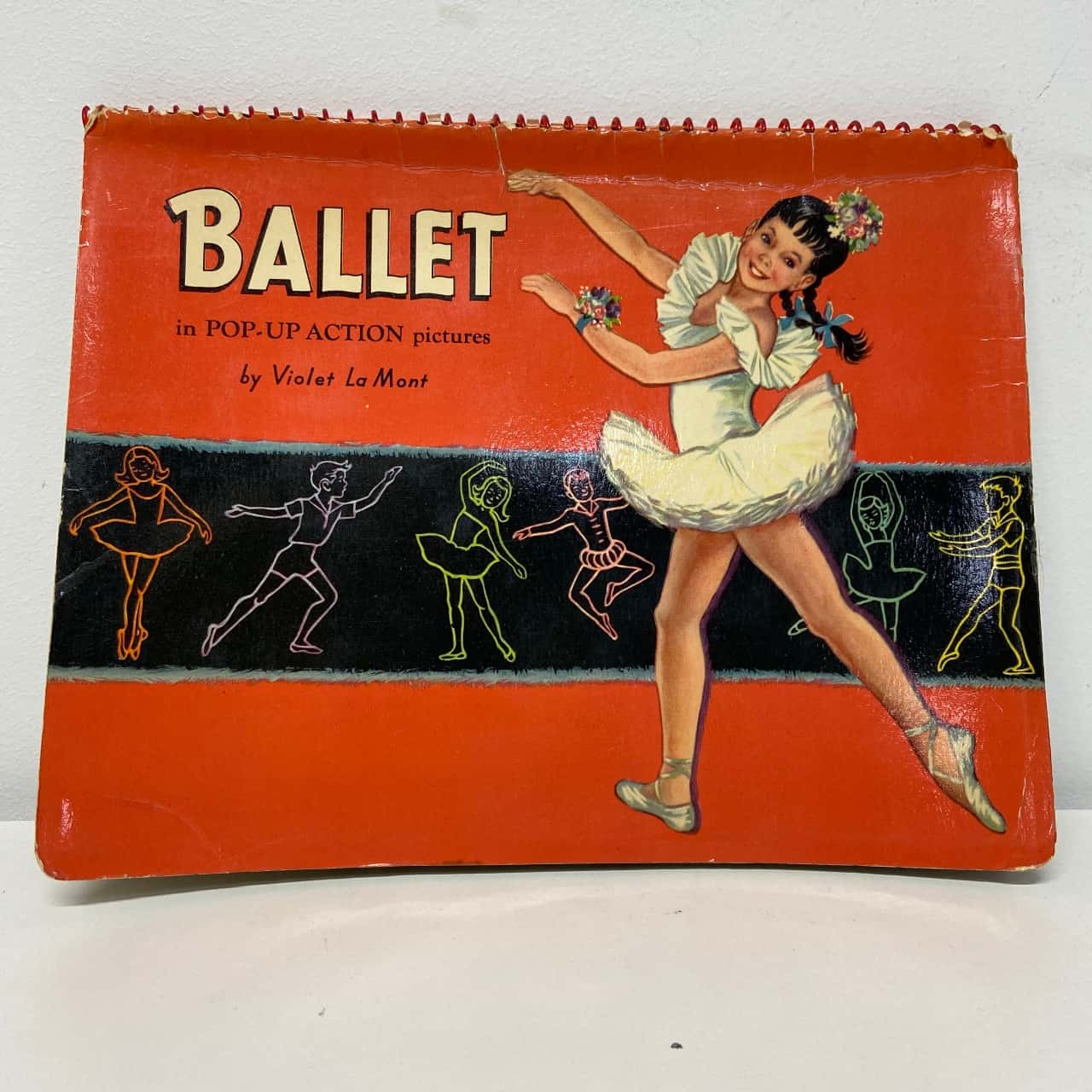 Vintage Ballet in Pop Up action pictures by Violet La Mont