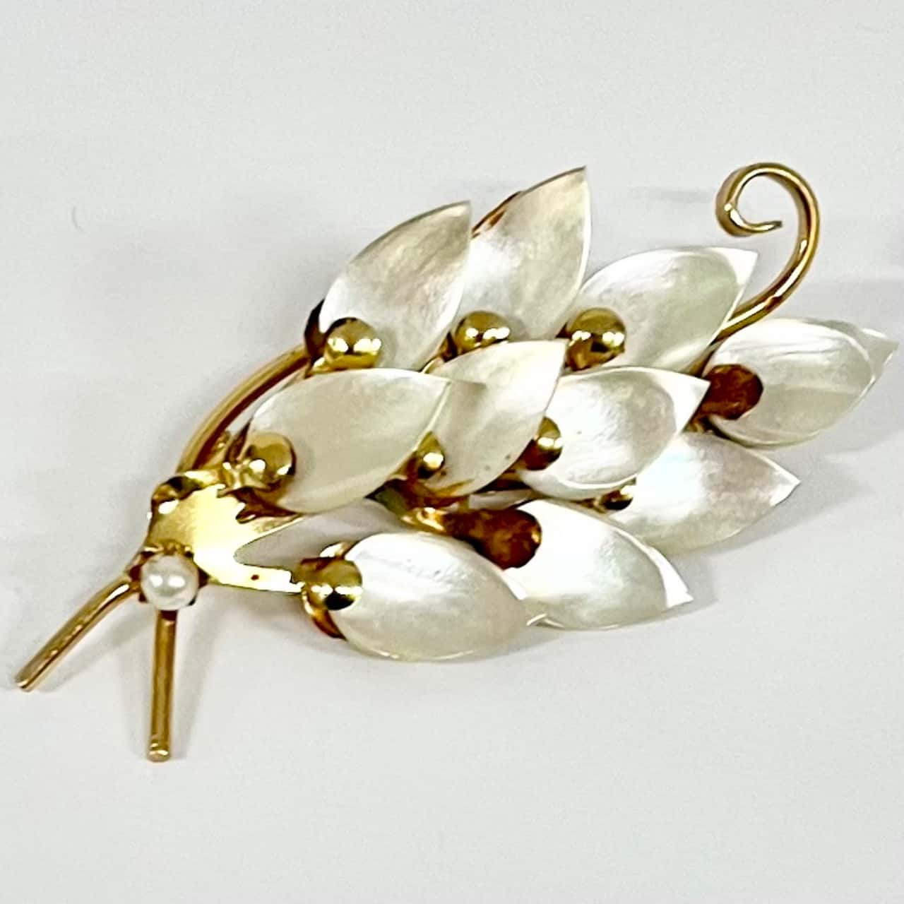 Vintage Shell Leaf design brooch (s)
