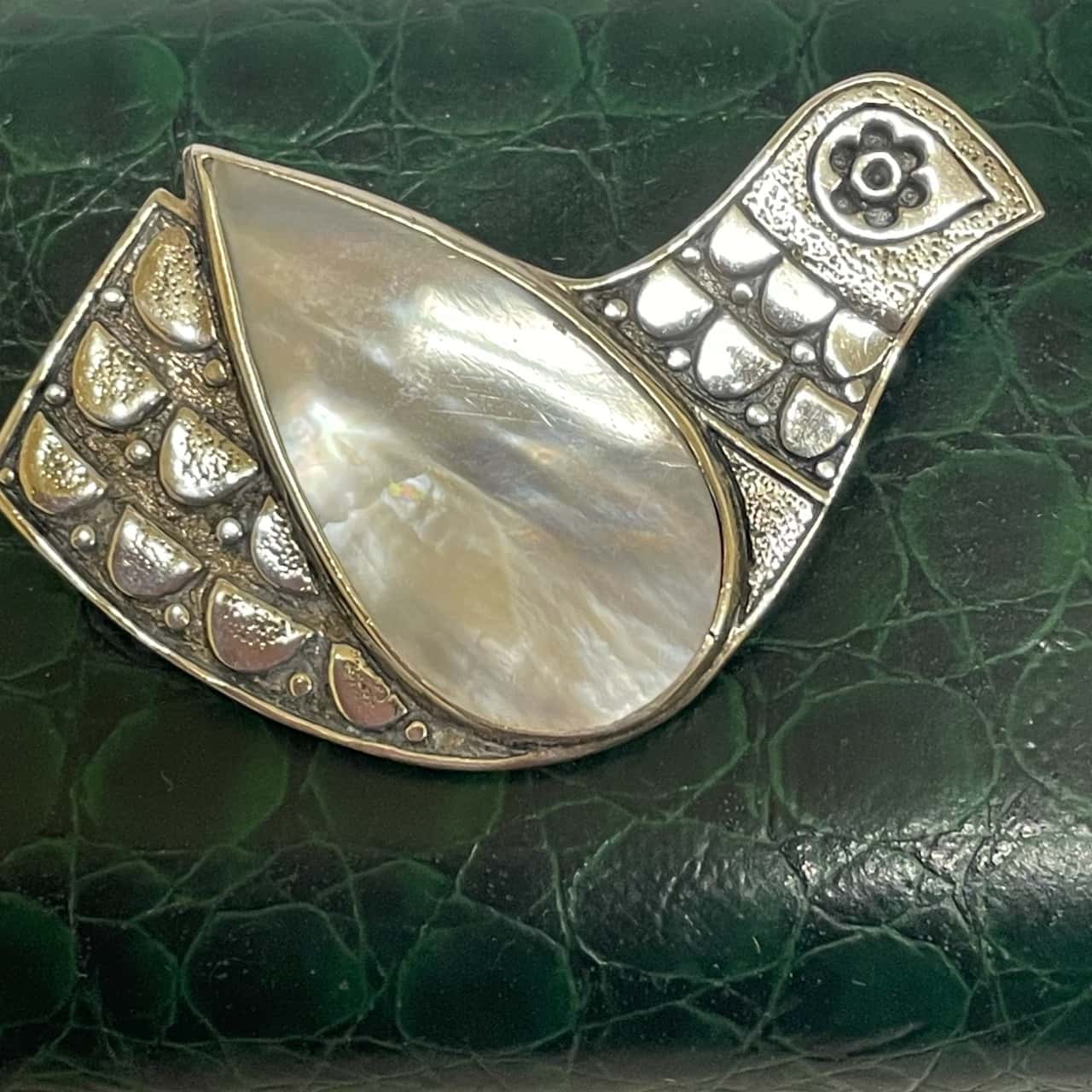 Women's Silver Bird Brooch with Mother of Pearl (s)