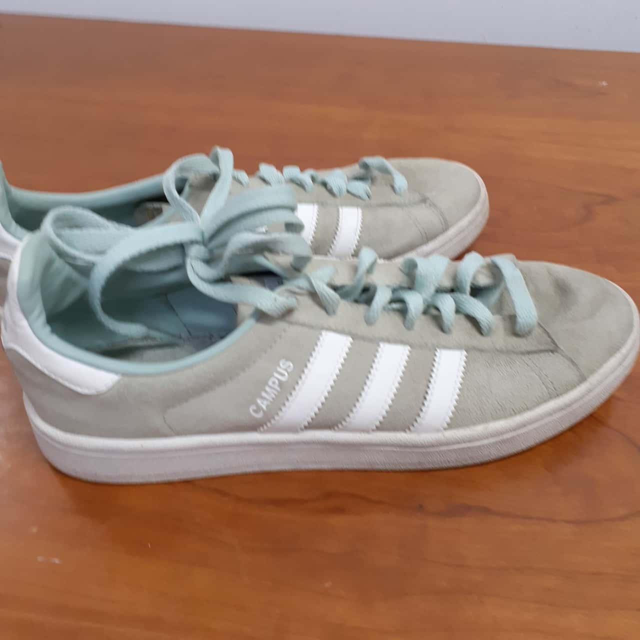 Adidas Mens Size 7.5 (s)
