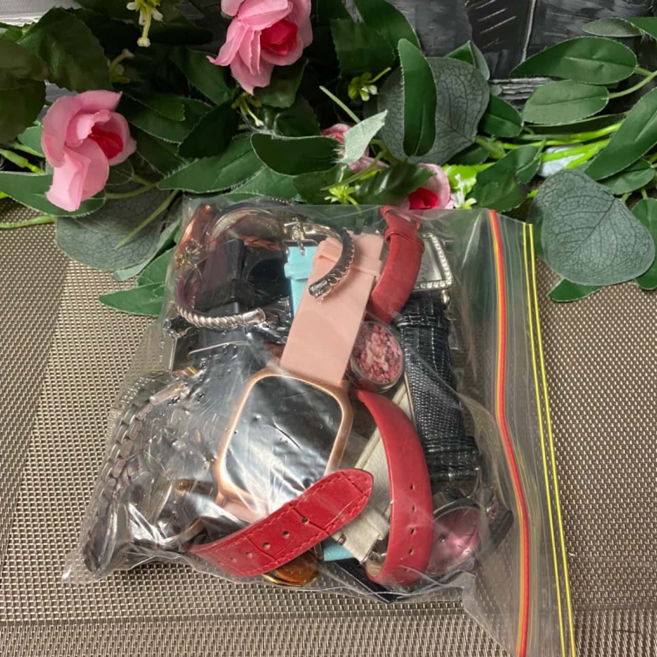 Bag 20, mixed bag of 18 watches, please read description (s)