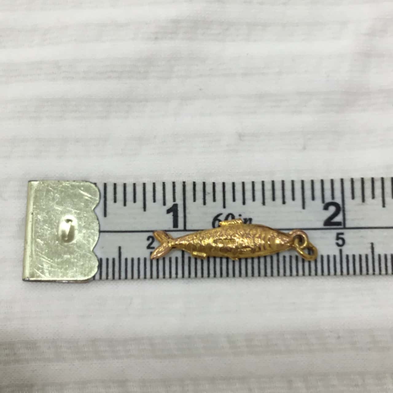 9CT 9K 375 Gold Fish Pendant 0.52 grams with UK marks/stamps(s)