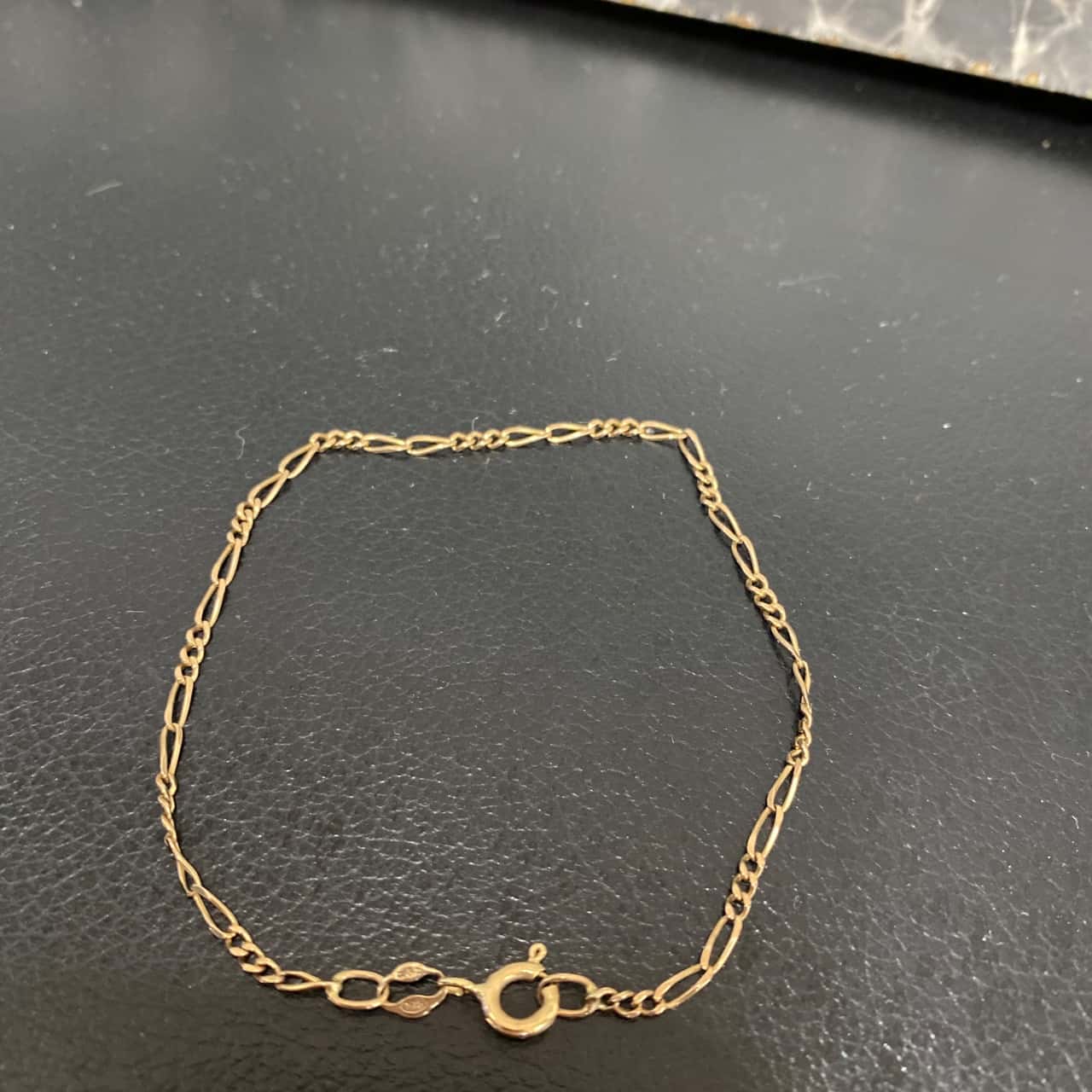 Hallmark 375 Womens Chain Bracelet Gold (s)