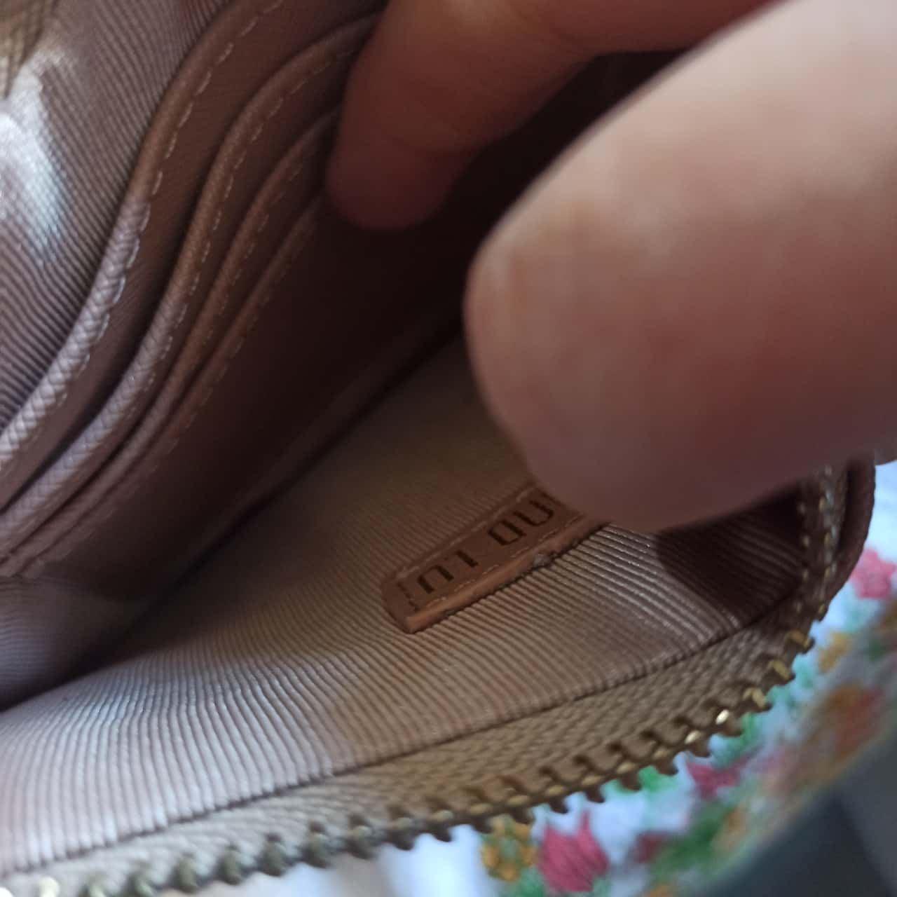 Nikki & Lu Personalised Slimline Card holder Beige with GH initials (b19)