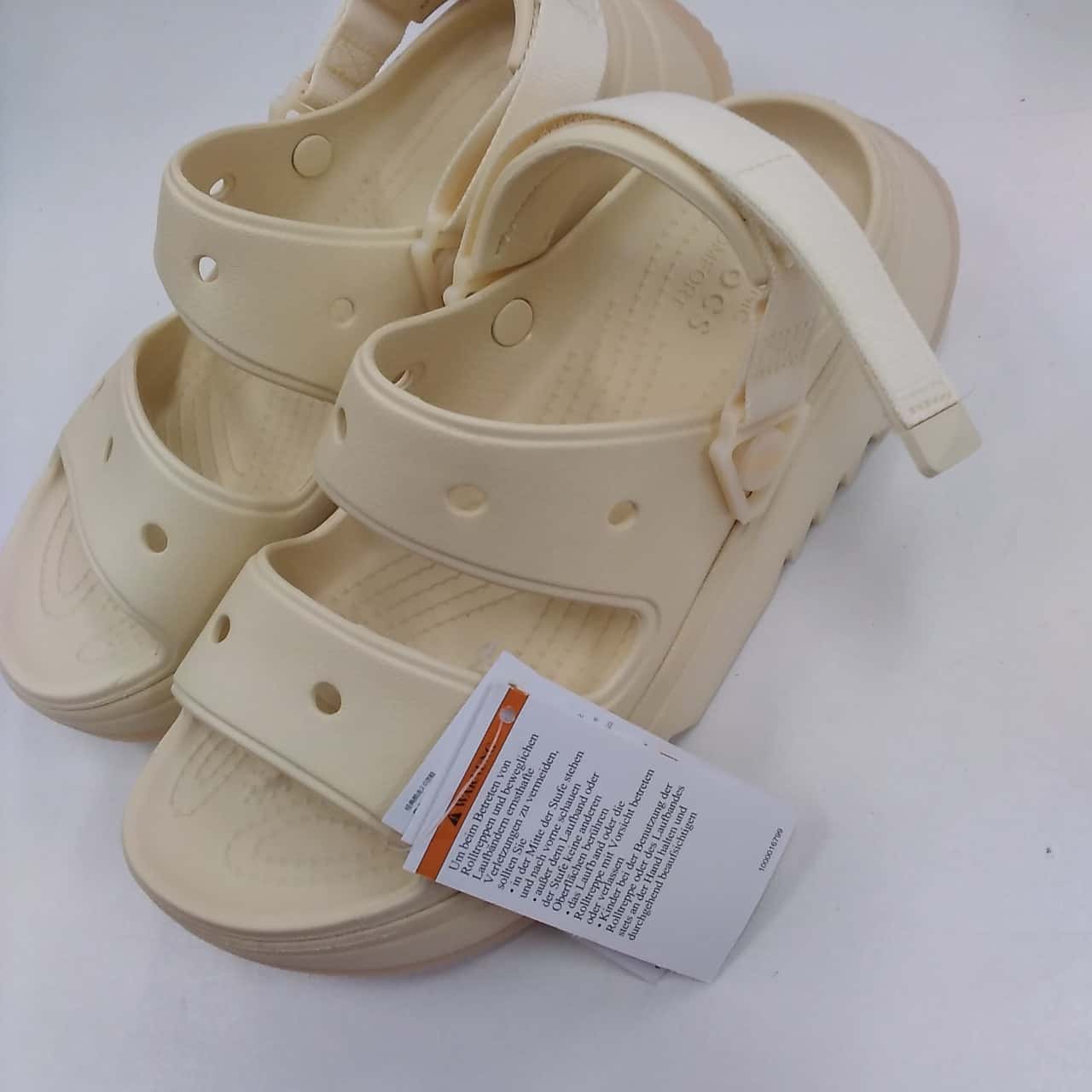 Crocs Unisex Size 7 Cream (301)(s)