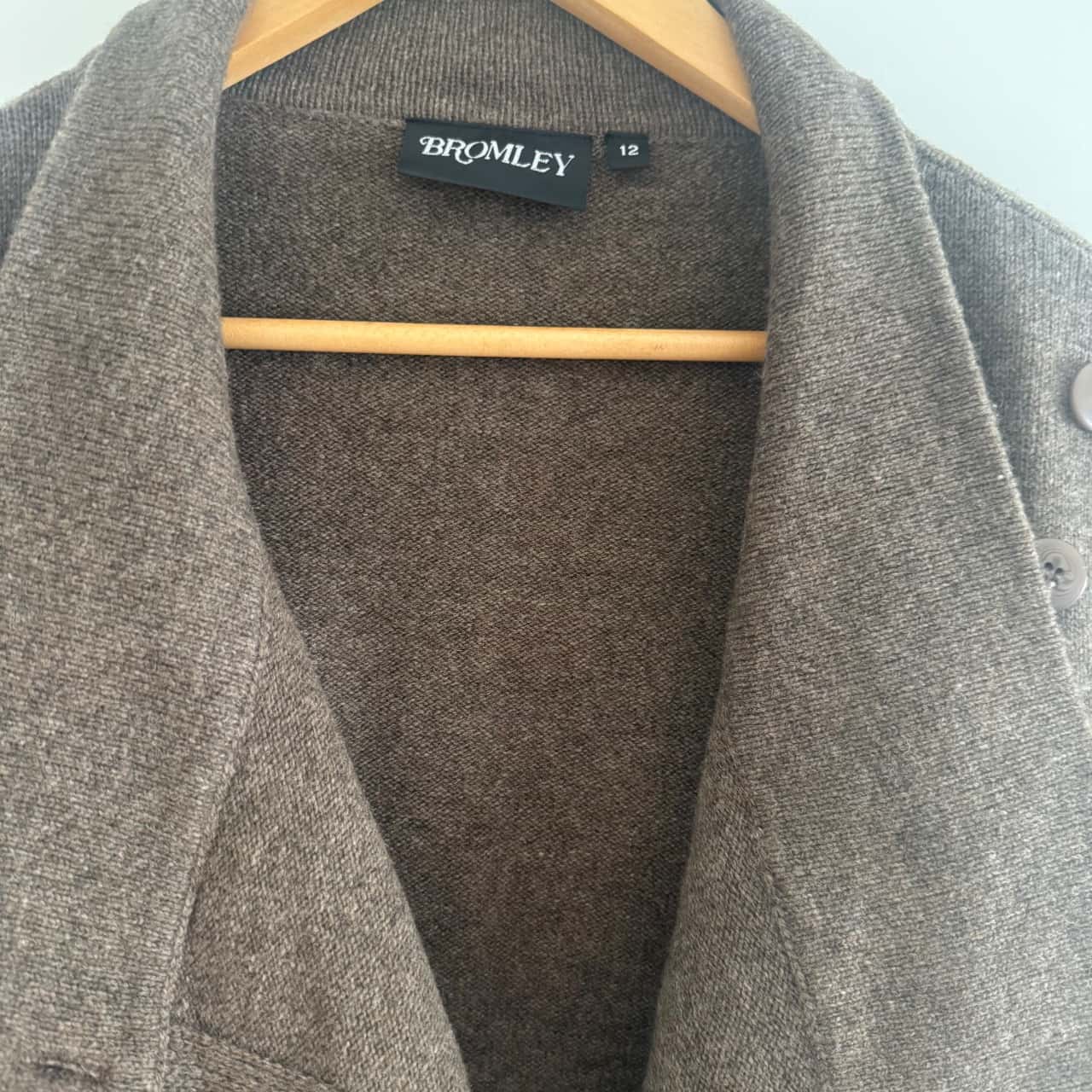 Bromley. Lambswool Cardigan. Size 12 (s)
