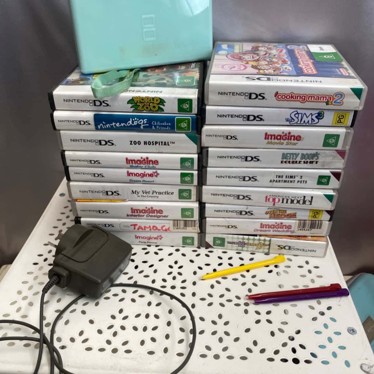 Nintendo Ds Console & x18 Games + Accessories (s)