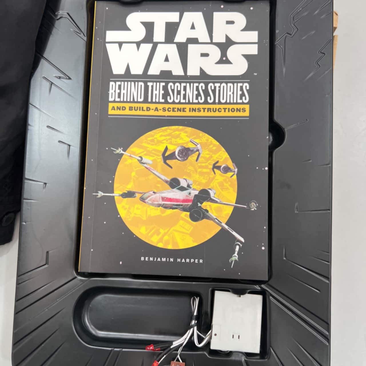 Star Wars: Build a Scene: Build Papercraft Scenes from a Galaxy Far ...