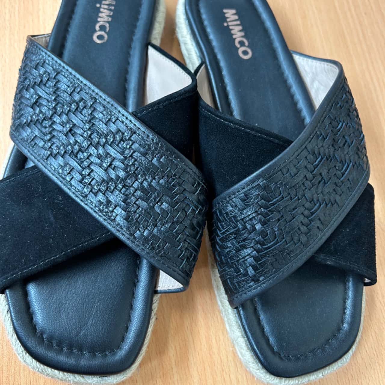 Mimco Womens Size 39 black cross over slides (s)