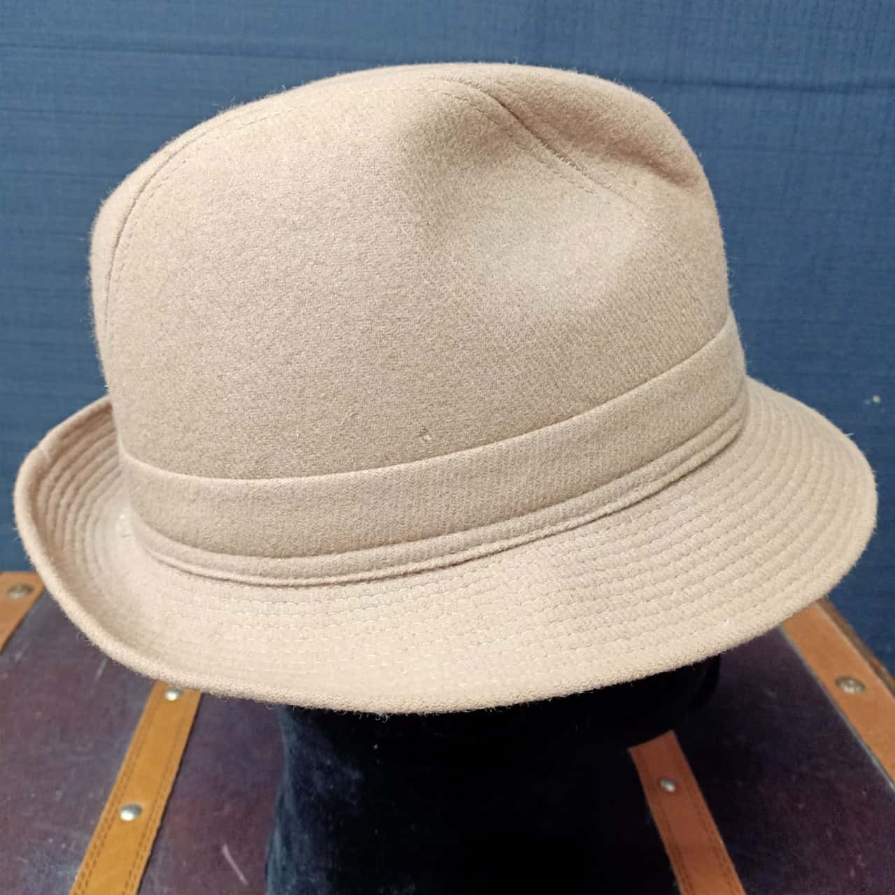 Avenel vintage hat Unisex in Fawn