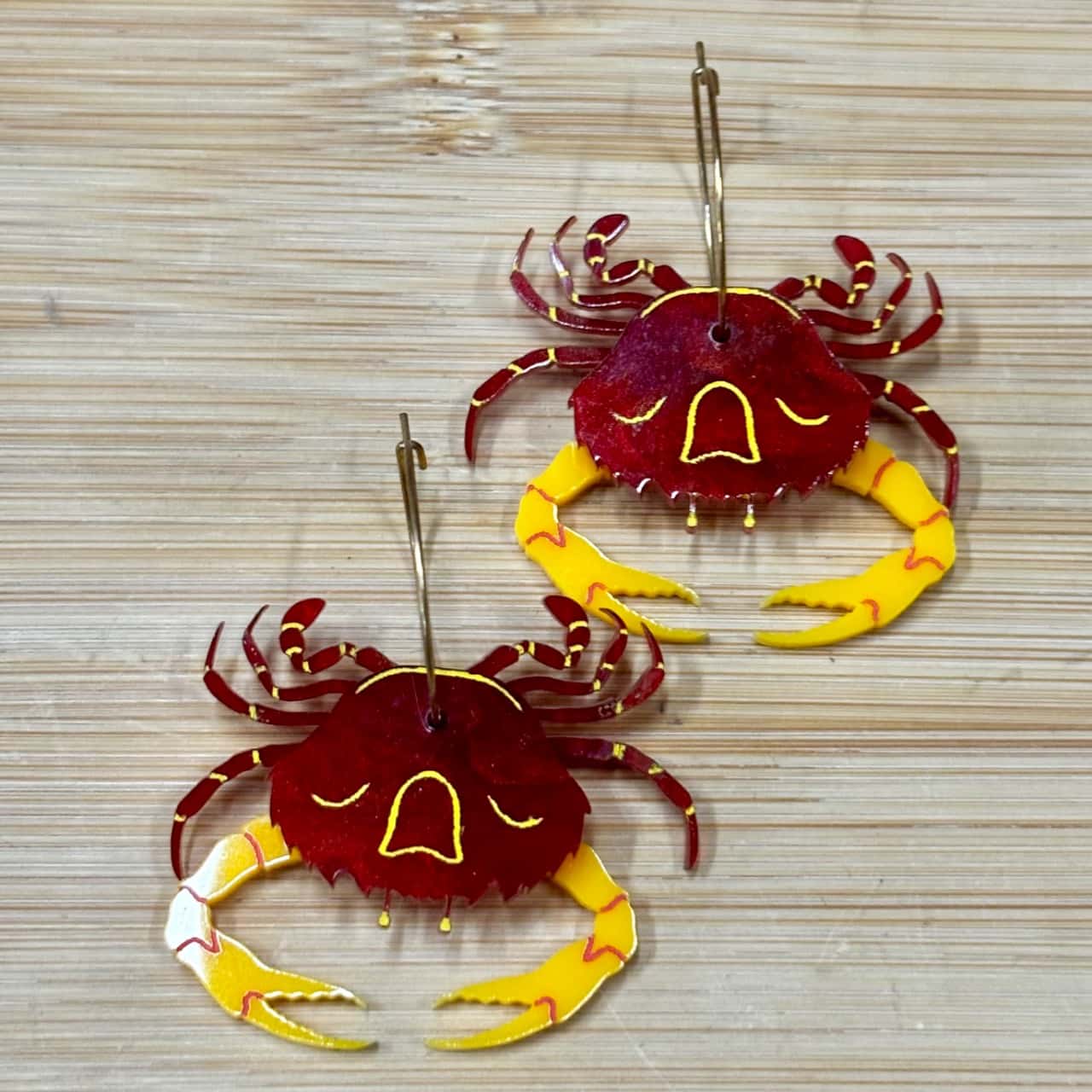 Karnival Kinetic Kreb Hoop Earrings (s)