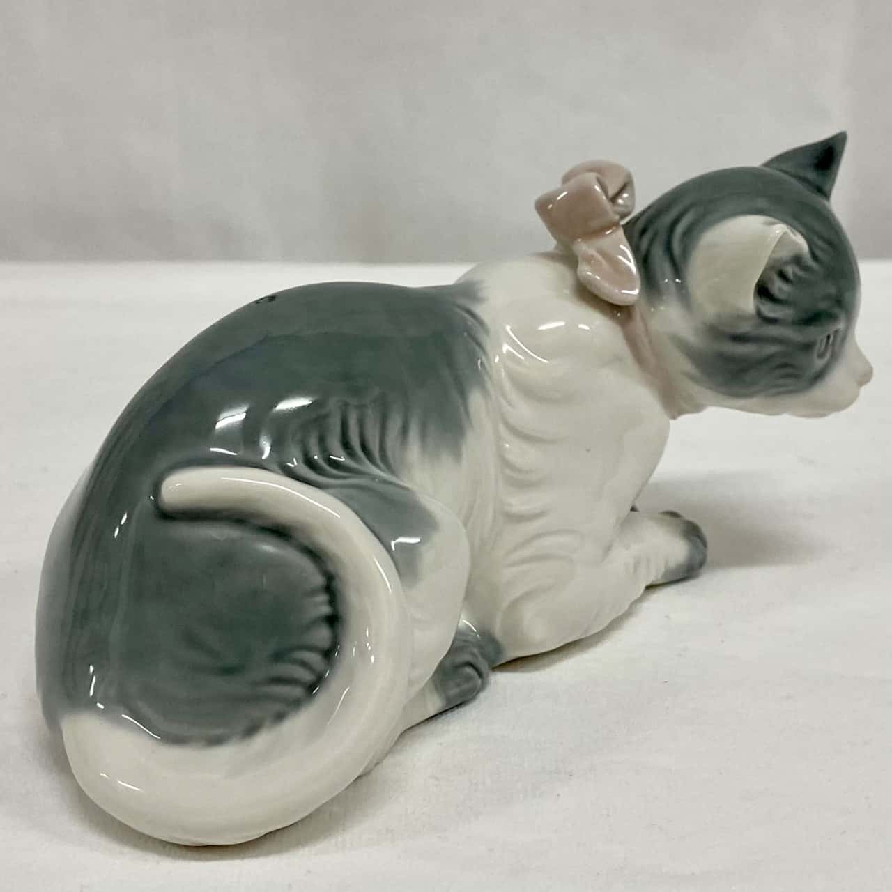 Lladro Nao Cat with Pink Bow (s)