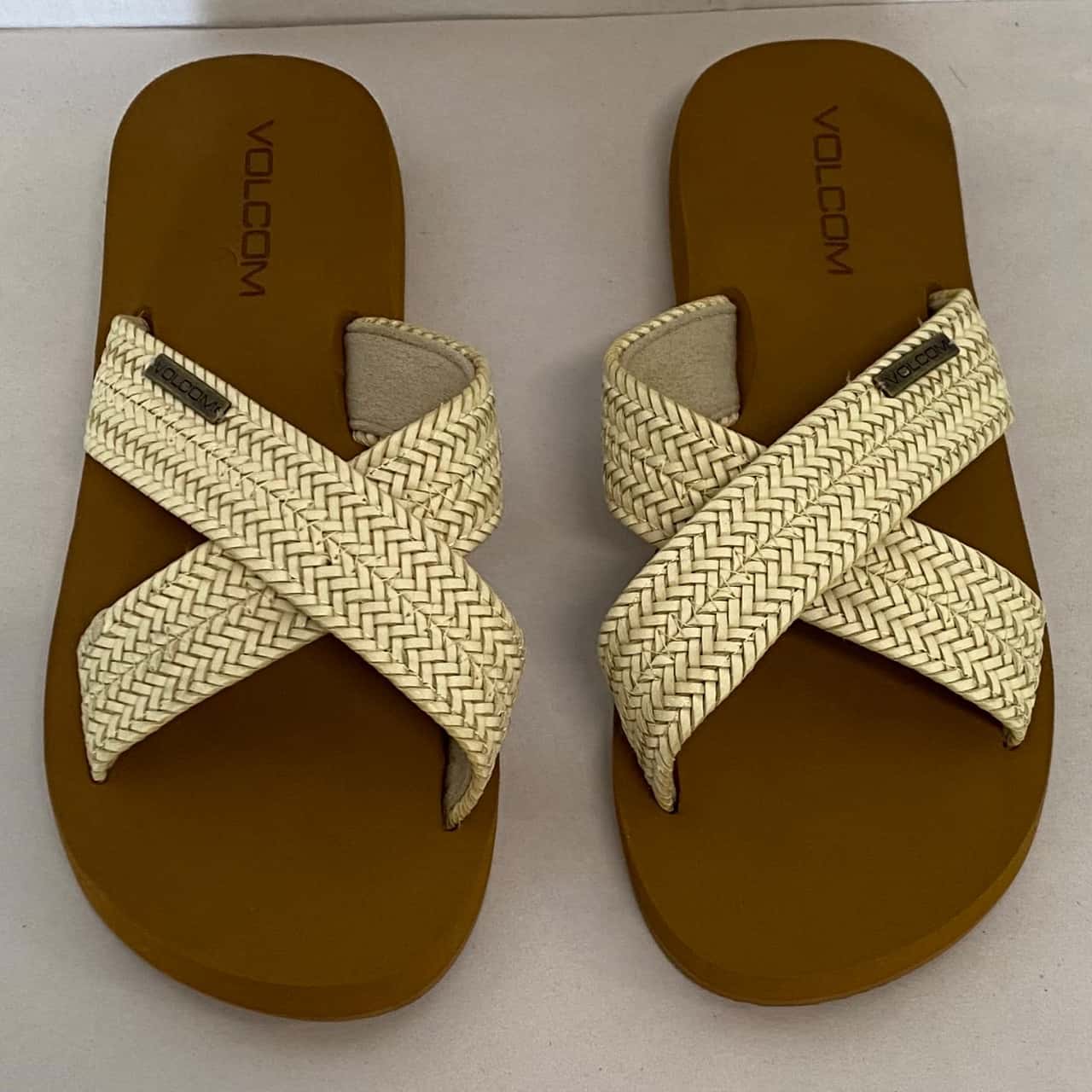Volcom Womens Slides/Thongs Size 6 Beige