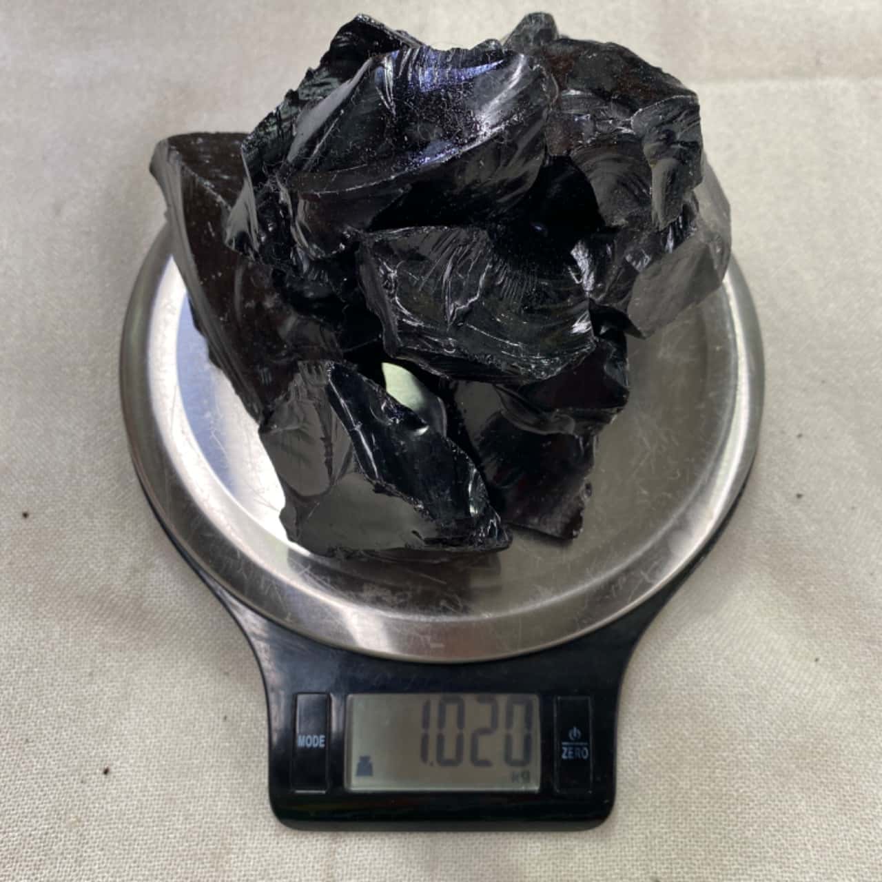 1 Kg of Raw Obsidian Chunks(s)