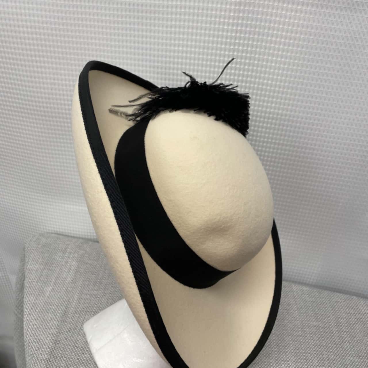 Michael Howard Hat 100% Wool Rolled Brim Miss Bierner Womens Black / Cream