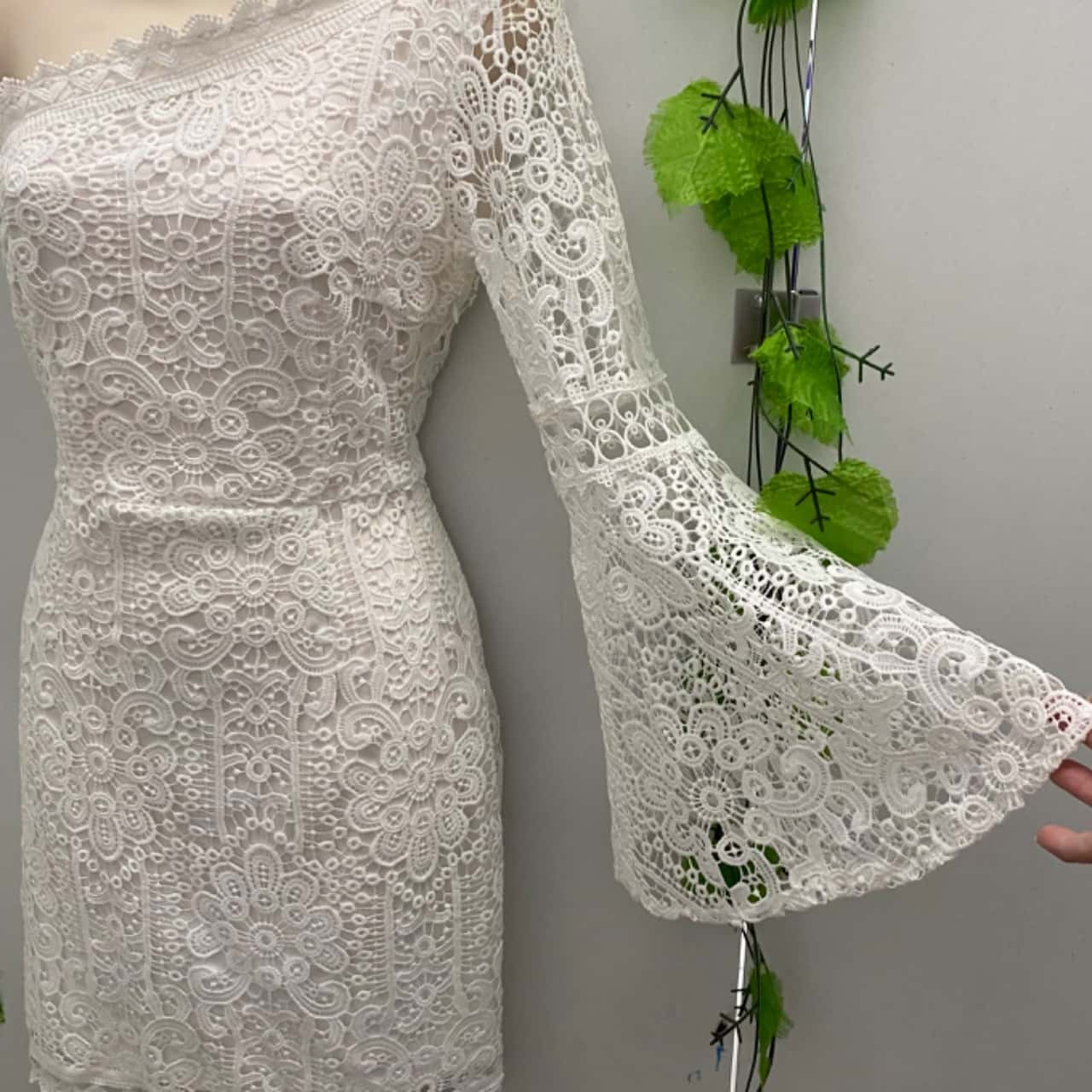 Womens DIVINE AVENUE White Lace Dress Brand New(s)