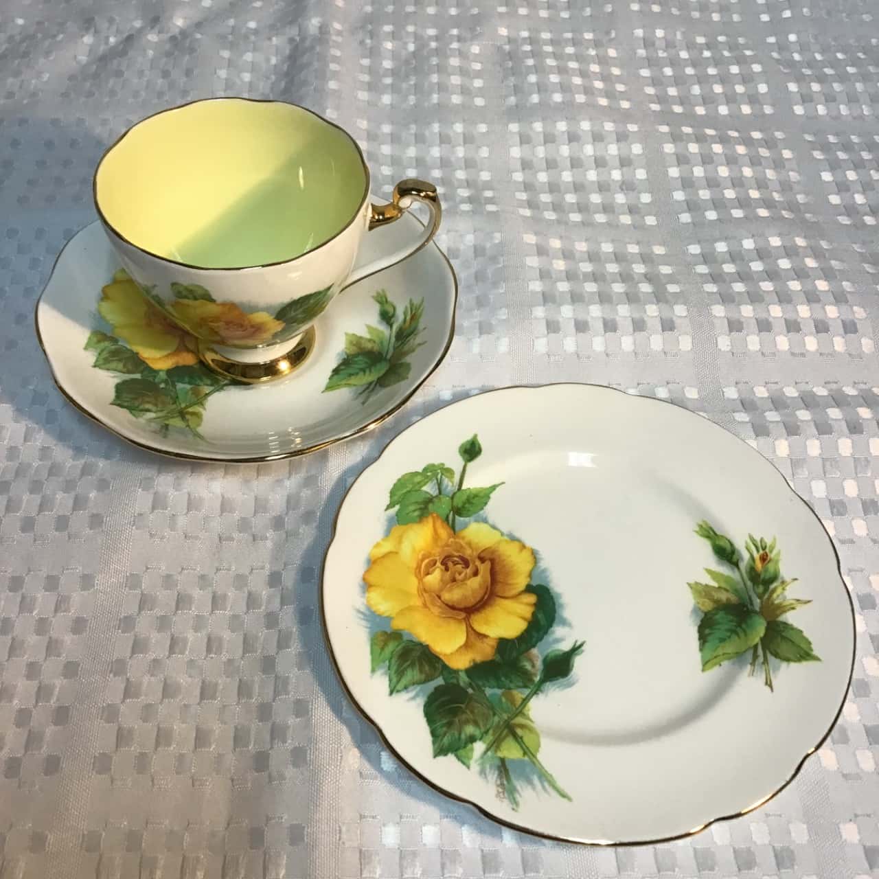 Roslyn China Wheatcroft Roses No 4 cup, saucer and plate(s)