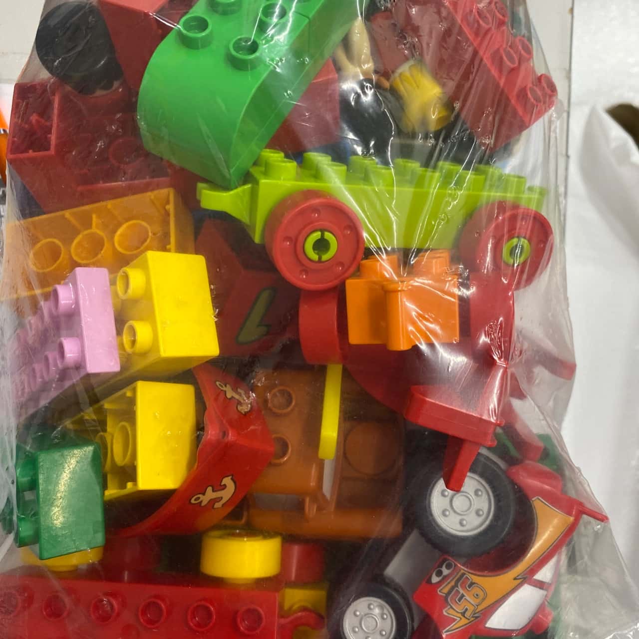 Duplo. Wheeled set with boat and people. 1+kg