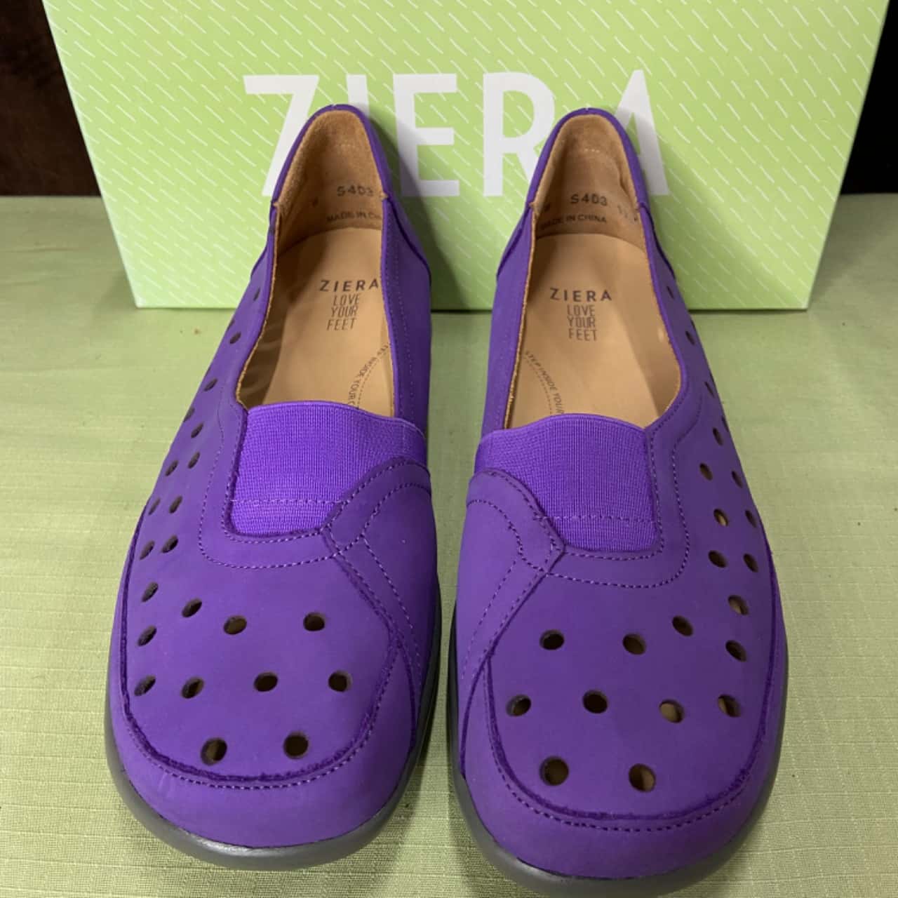 New in Box Ziera Nubuck Slip on shoes Size 39 Purple (s)