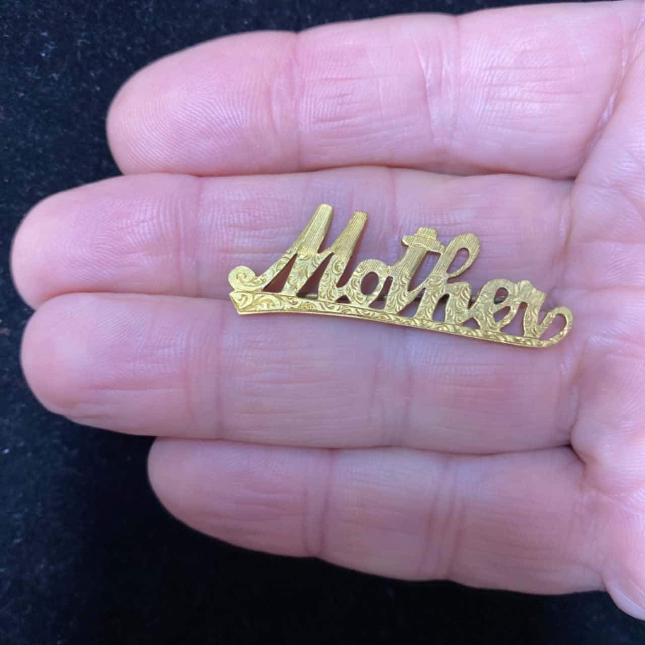 APEX Vintage Stamped 9ct Yellow Gold Engraved MOTHER Brooch(s)
