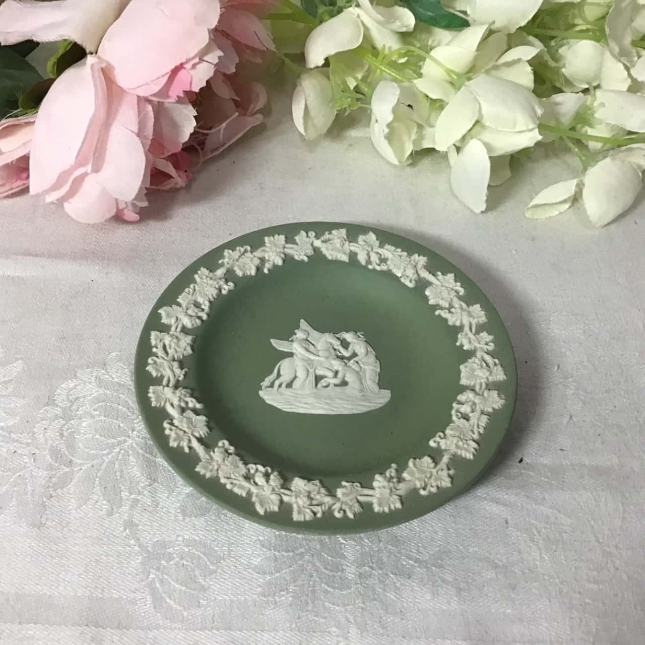 Wedgwood Jasperware Sage Green / White Pattern Small Round Plate (boxed)(s)