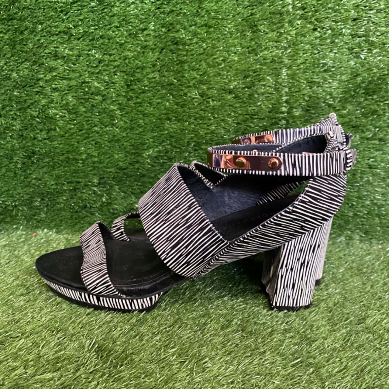 Ginger & Smart Black/White Striped Heels Size 38(s)