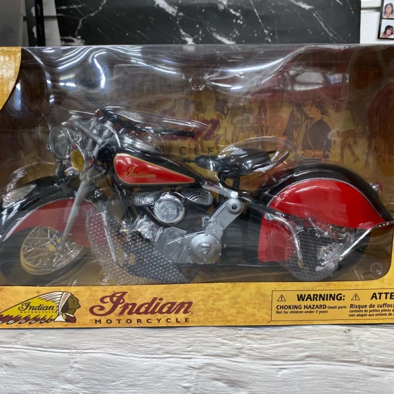 New Ray 1:6 Indian Motorcycle new (s)