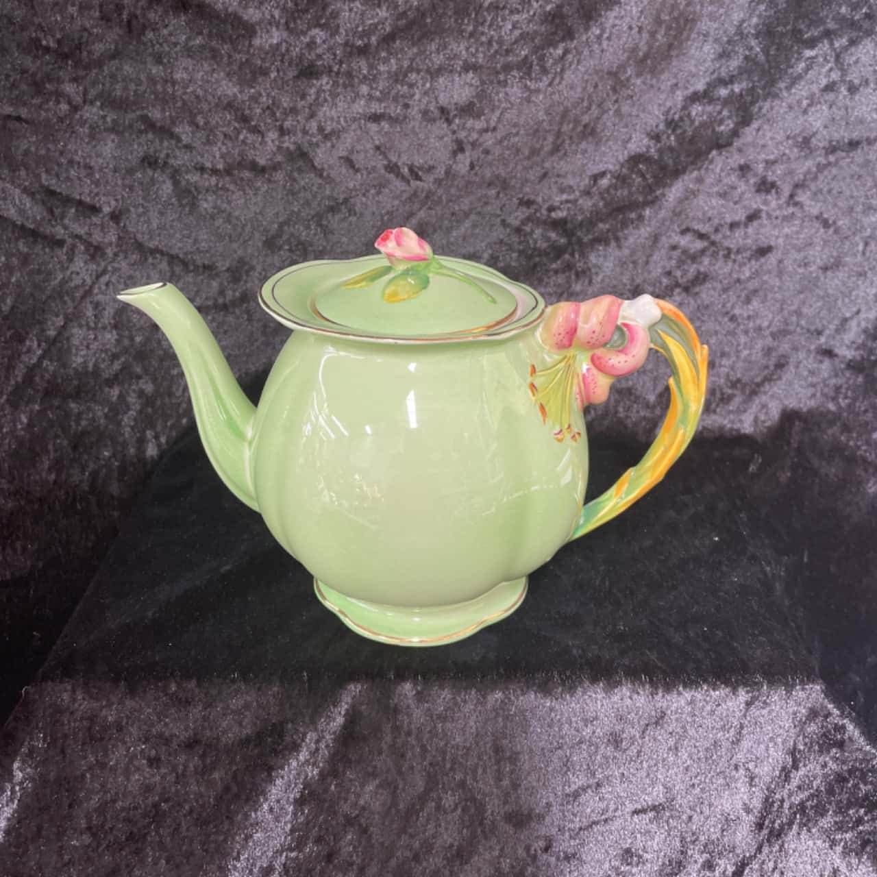Vintage Royal Winton Teapot in Grimwade’s ‘Rosebud’ Green (s)