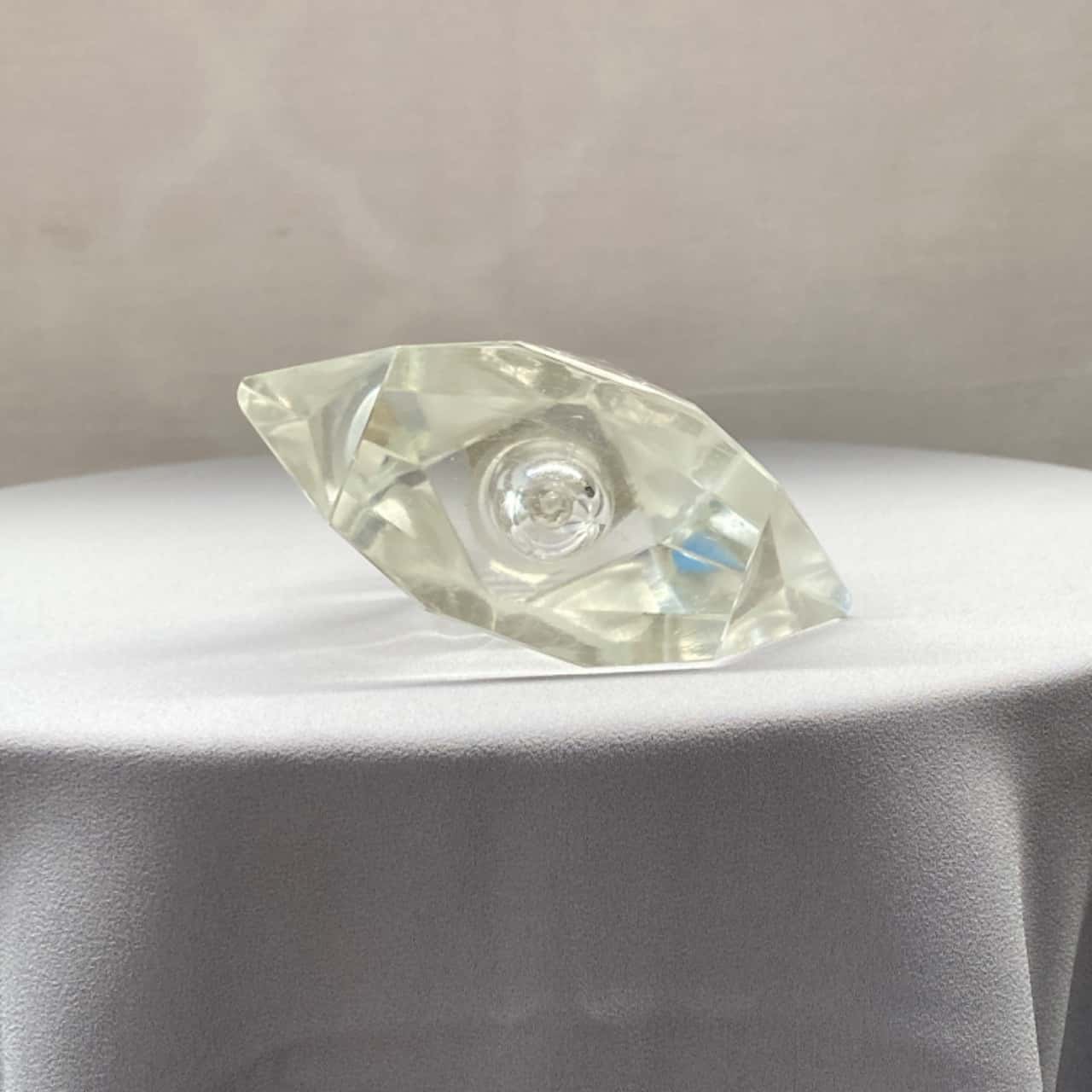 *Mother's Day SALE* Vintage Pagoda Crystal Perfume Bottle (ENDS 20/05 ...