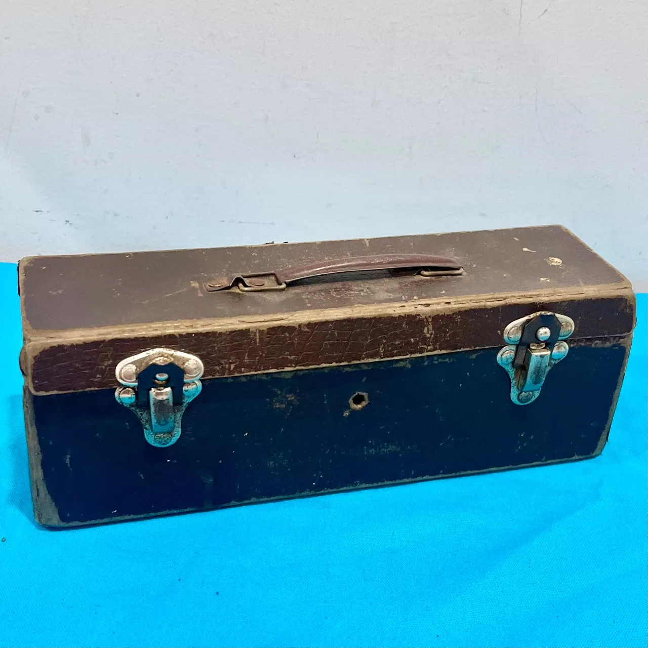 Vintage Small Narrow Carry Case (s)