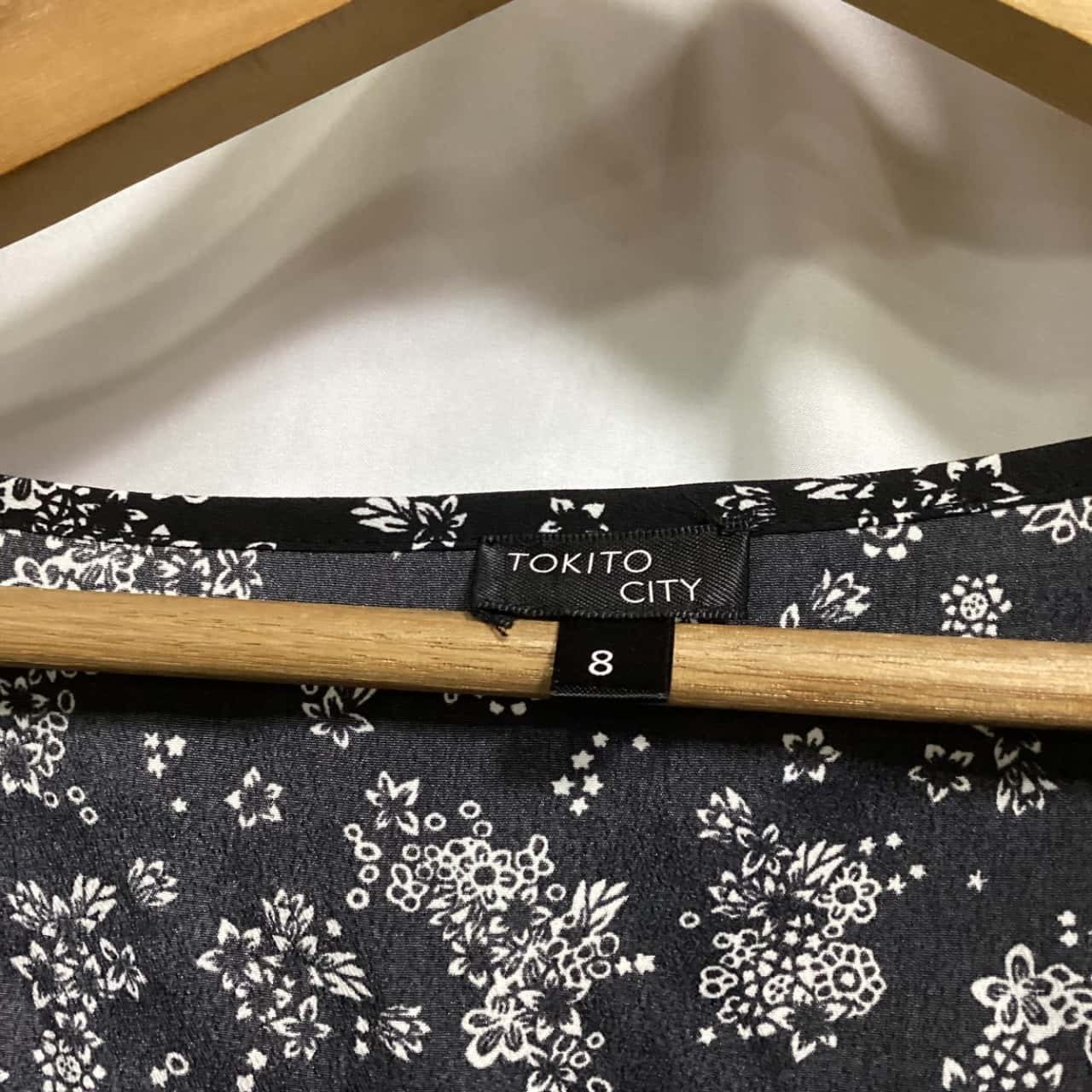 Tokito City Womens Size 8 Pattern Top