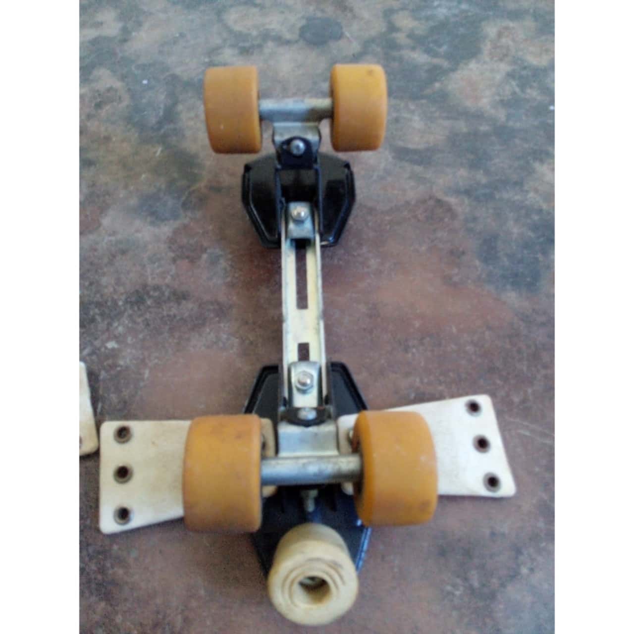 Vintage Strap On Adjustable Skates(s)