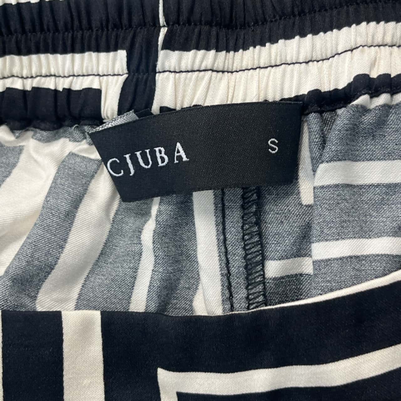 Decjuba Black and White twin set. Size S (s)