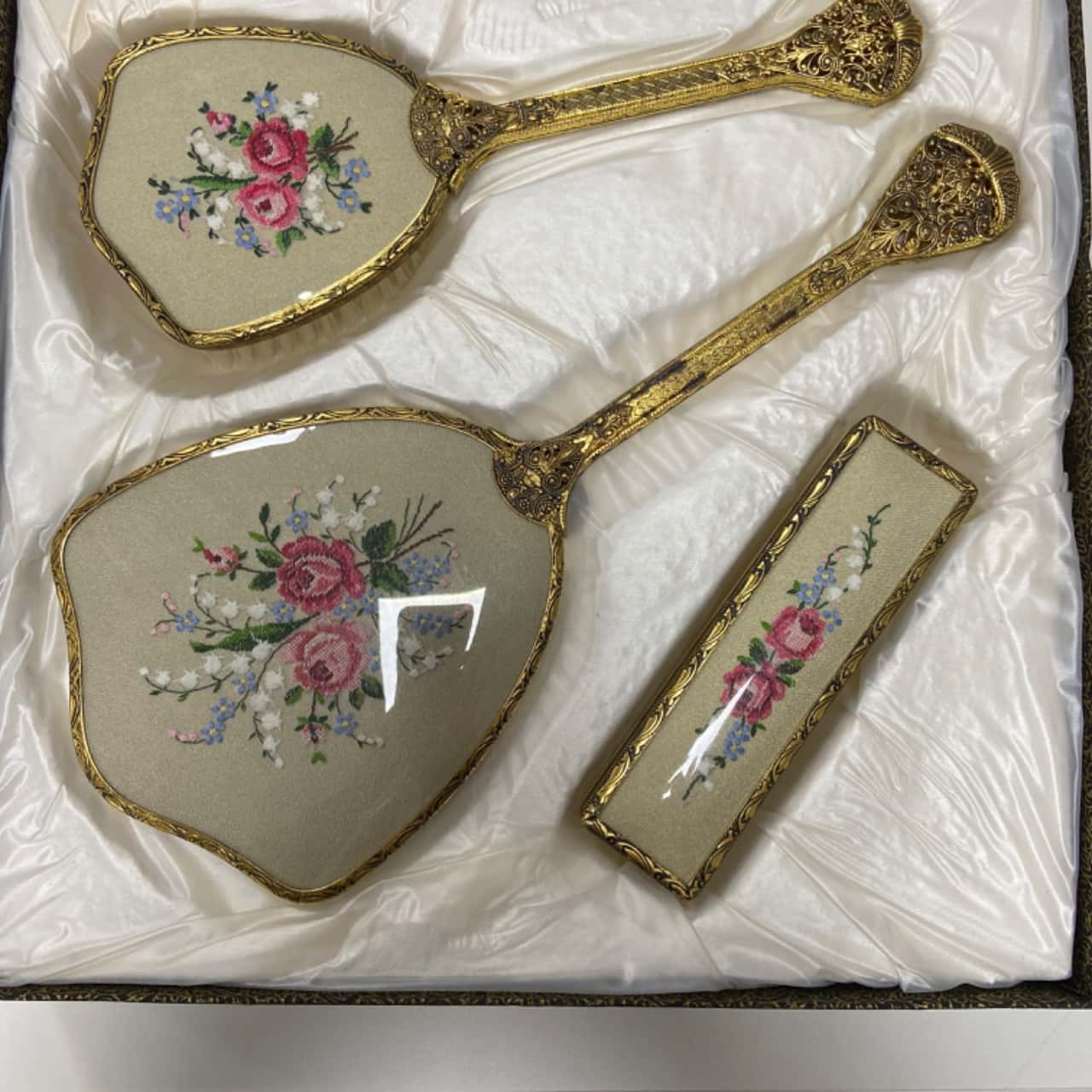 Delina dresser set(s)