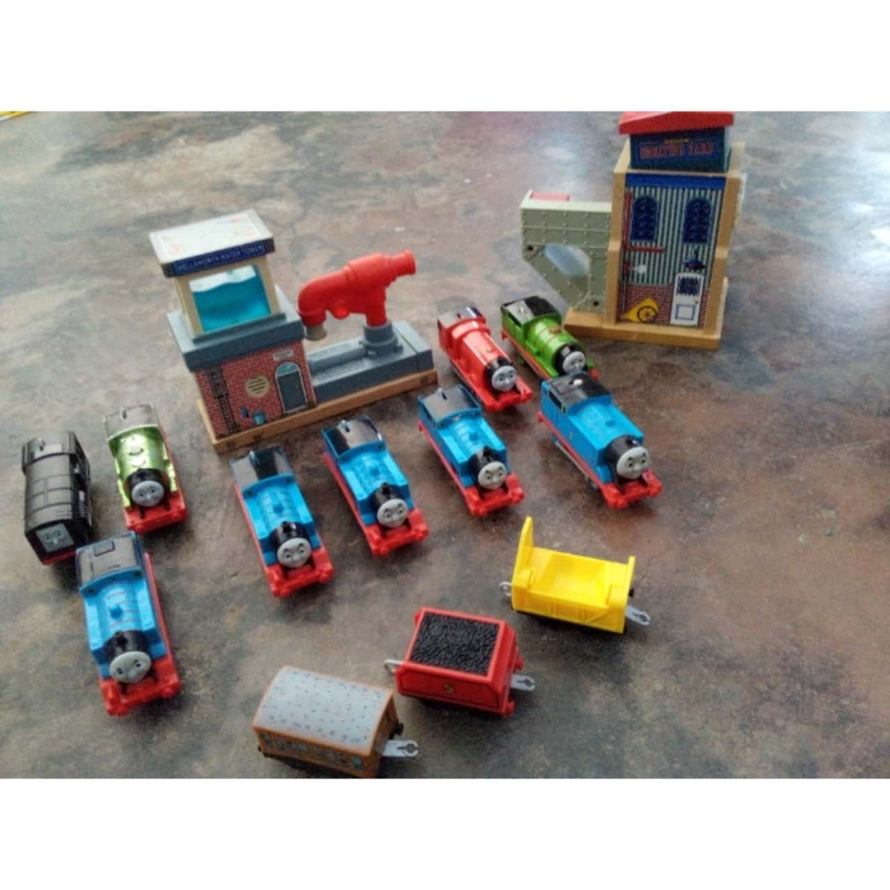 Thomas The Tank Engine TTTE Assorted Engines + Buildings