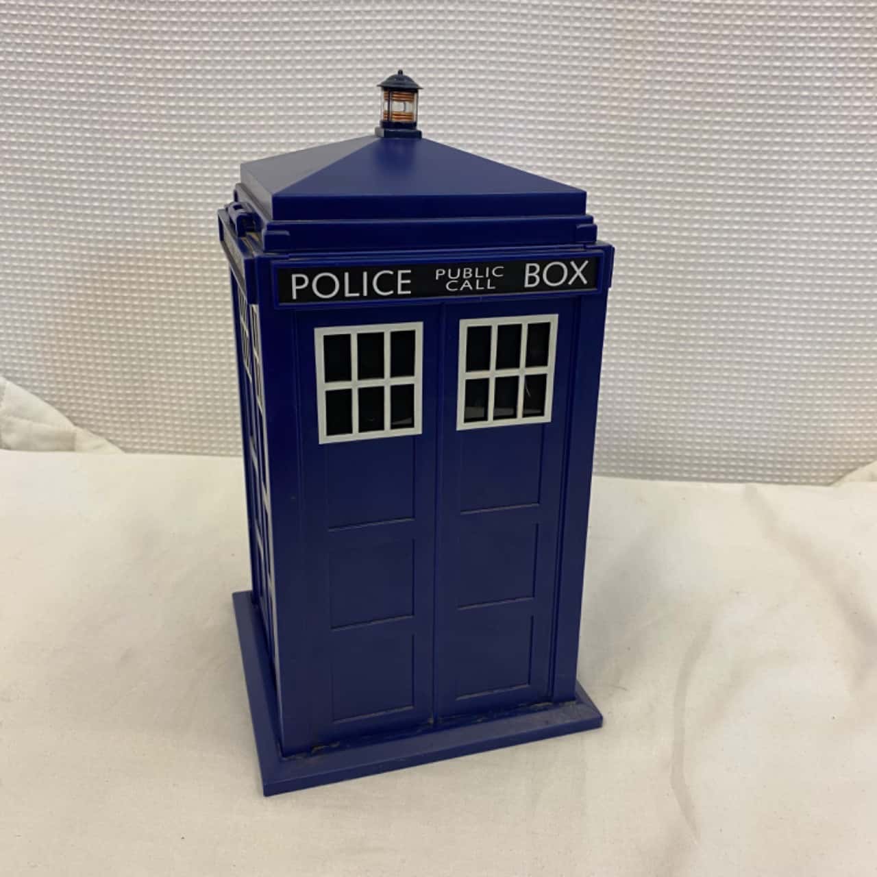 2004 Doctor Who TARDIS Container(s)