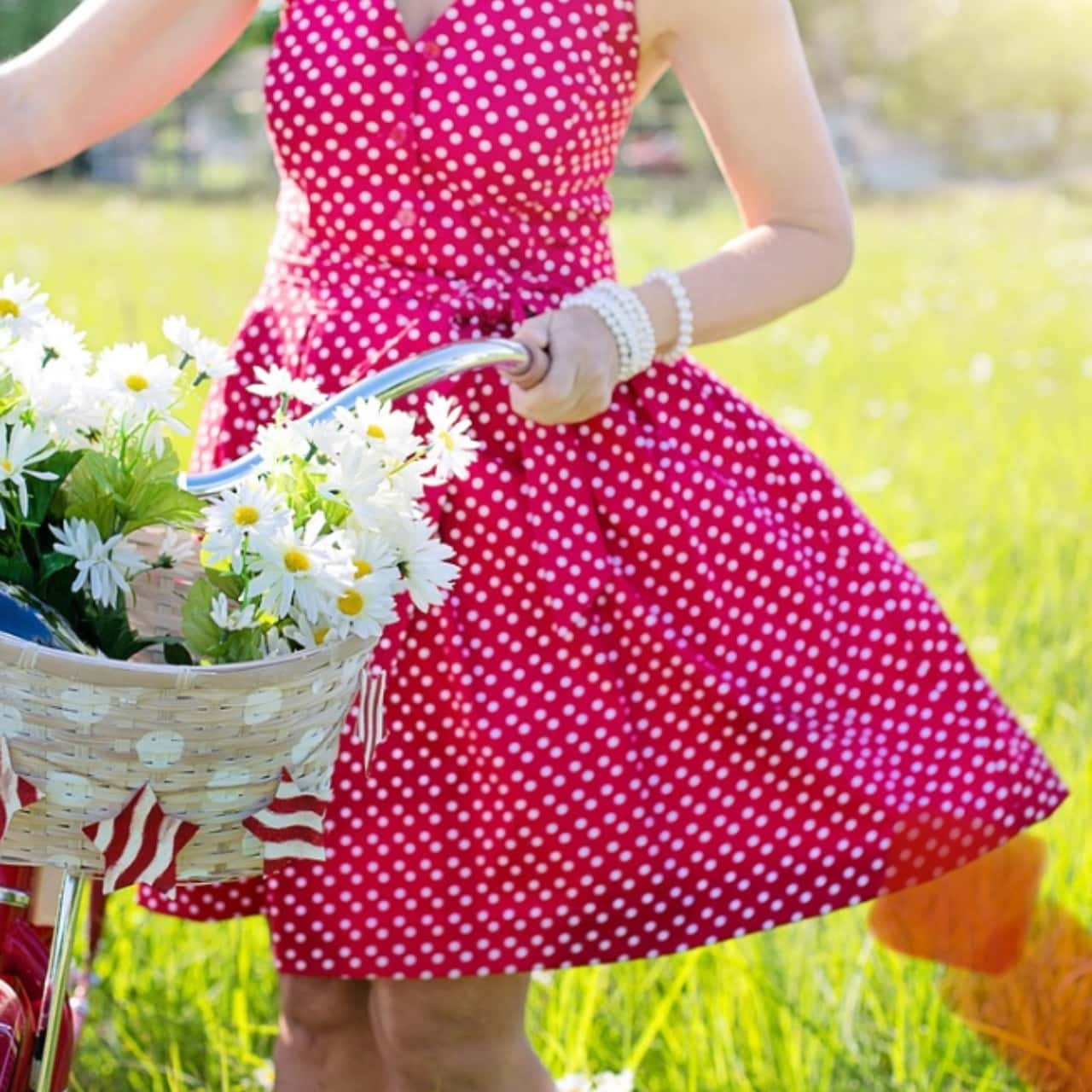 Chic & Unique: Handpicked Size 8 Summer Dresses Bundle!