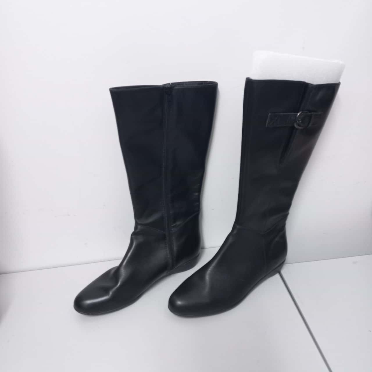 New Easy steps long boots rec retail $229.95 size 7(s)