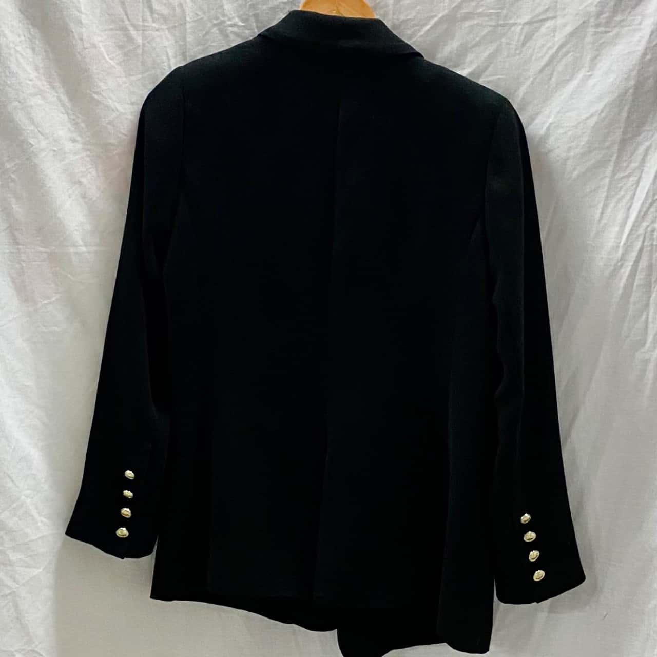 Decjuba black winter coat w/gold buttons size 8(s)
